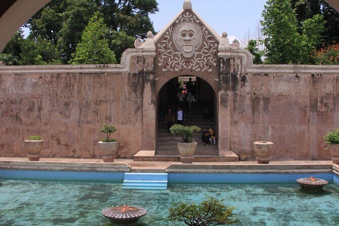 Yogyakarta Highlights Private Walking Tour - Practical Details: Timing and Group Size