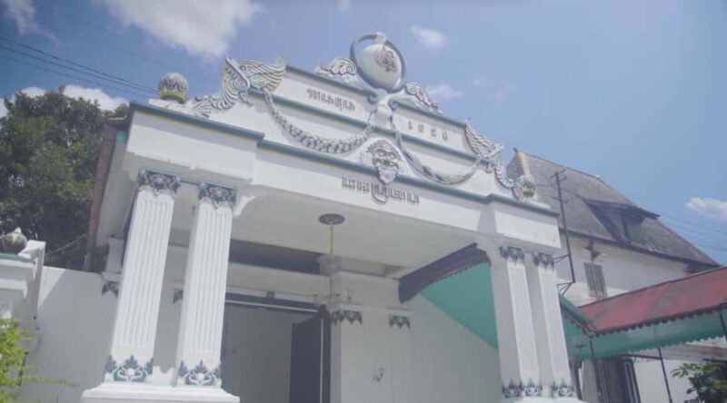 Yogyakarta: Ijo Temple Sunrise and Breakfast Tour - Who Might Want to Pass