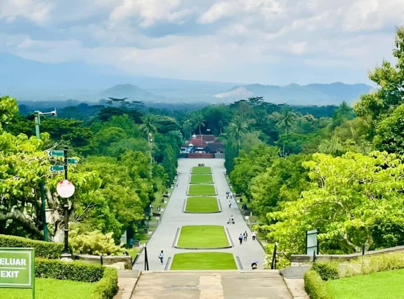 Yogyakarta: Instagrammable Cafes with Temple & Volcano View - Why This Tour is Worth Considering