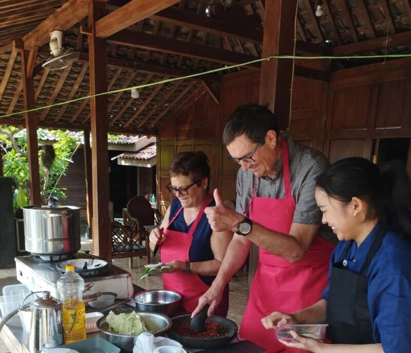 Yogyakarta: Javanese Cooking Class & Market Tour - Key Points
