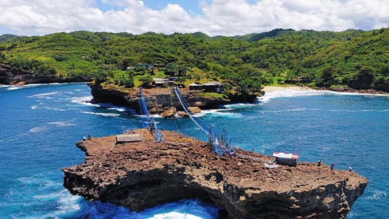 Yogyakarta :Jomblang cave& timang beach with lunch & gondola - FAQ