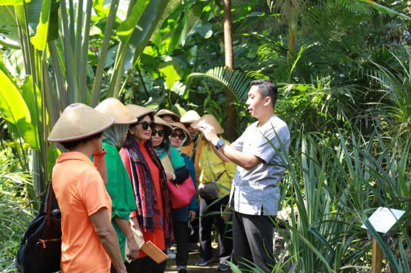 Yogyakarta/Magelang: Selogriyo Temple and Weaving Tour - Exploring Java’s Hidden Gems: Selogriyo Temple and Weaving Tour