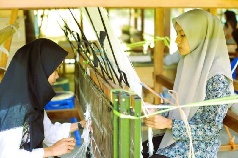 Yogyakarta/Magelang: Selogriyo Temple and Weaving Tour - Who Will Love This Tour?