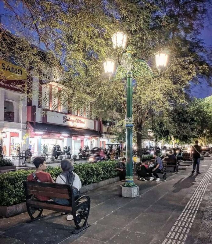 Yogyakarta: Malioboro Street Night Tour with Food Tasting - Who Would Love This Tour?