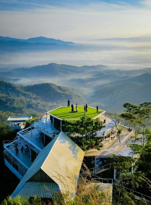 Yogyakarta: Manoreh Sunrise, Borobudur & Prambanan Temple - Exploring Borobudur: The World’s Largest Buddhist Temple