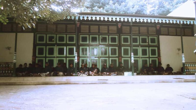 Yogyakarta: Monarch History Guided Walking Tour - What Travelers Say