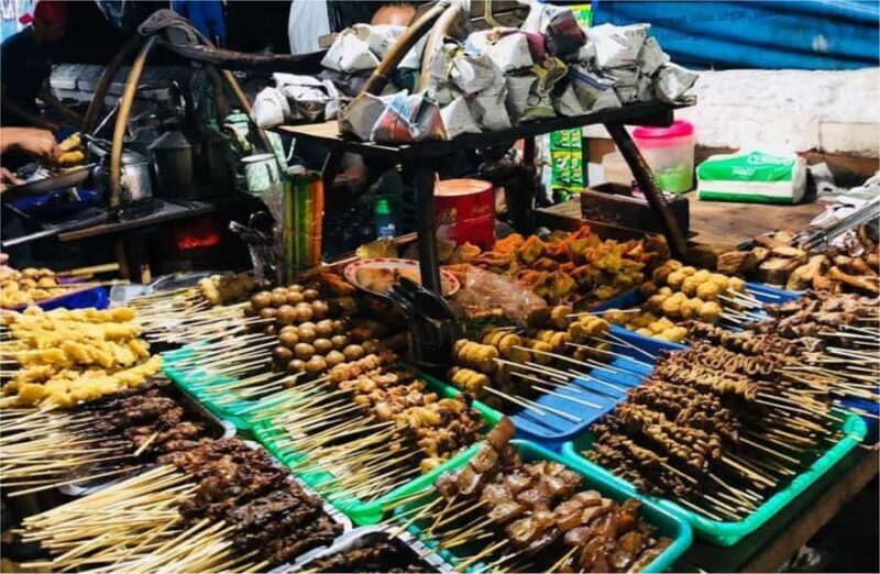 Yogyakarta: Night Walking and Street Food Tasting Tour - An In-Depth Look at Yogyakarta’s Night Tour