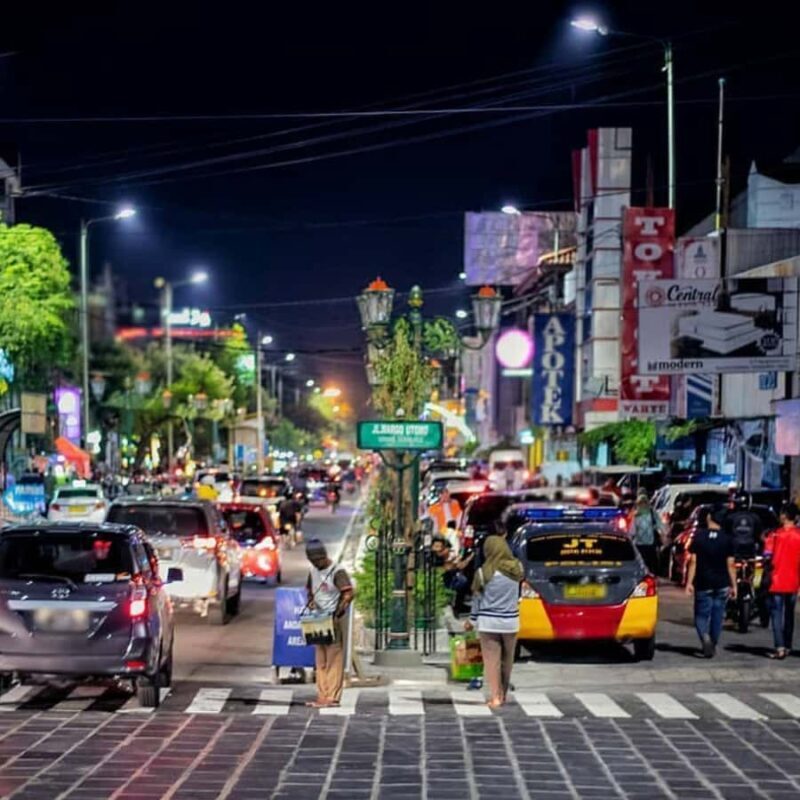 Yogyakarta: Night Walking & Street Food Tour - Key Points