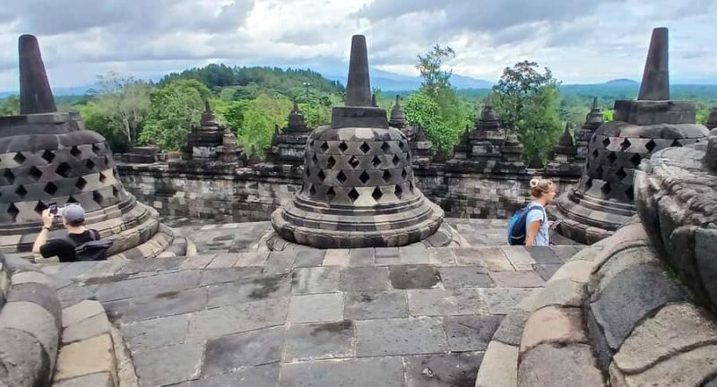 Yogyakarta: Palace, Taman Sari, & Borobudur Day Trip - An In-Depth Look at the Yogyakarta Day Trip