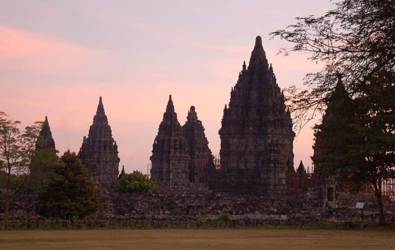 Yogyakarta: Prambanan guided sunset tour - Key Points