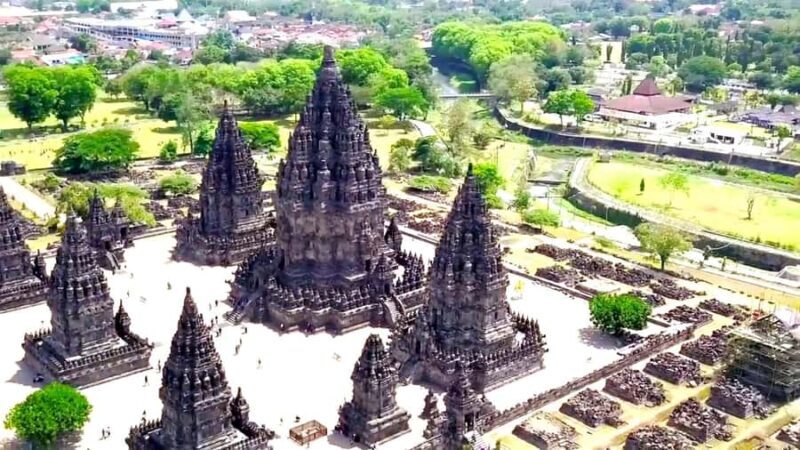 Yogyakarta : prambanan temple sunset with expert local guide - Key Points