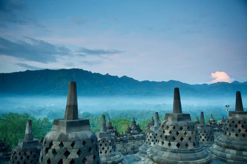 Yogyakarta: Setumbu Sunrise, Borobudur & Prambanan Day Tour - Key Points