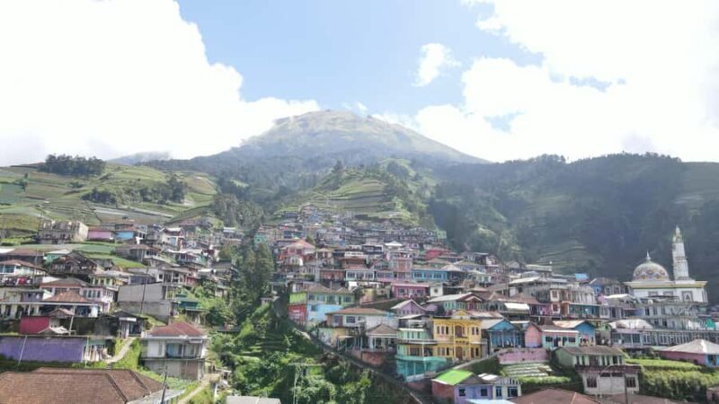 YOGYAKARTA: SILANCUR HIGHLAND/NEPAL VAN JAVA/BOROBUDUR - Introduction to the Experience