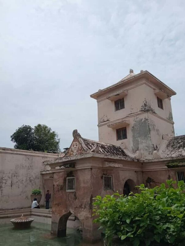 Yogyakarta: Sultan's Palace & Tamansari Guided Walking Tour - The Final Touch: The Becak Ride