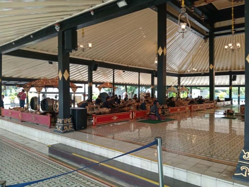 Yogyakarta: Sultan's Palace & Tamansari Guided Walking Tour - Who Will Love This Tour?