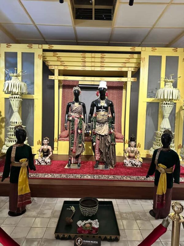 Yogyakarta: Sultan's Palace & Tamansari Guided Walking Tour - The Sum Up