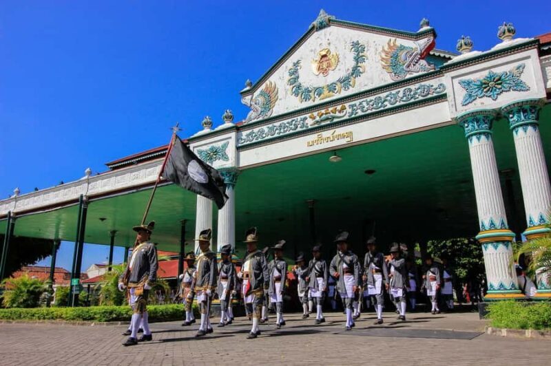 Yogyakarta: Sultan's Palace, Water Castle & Cooking Class - Exploring Yogyakarta: Sultans Palace, Water Castle & Cooking Class