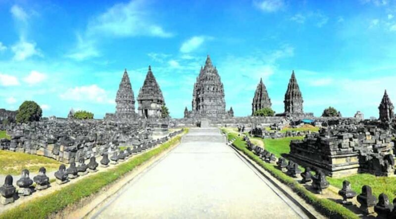 Yogyakarta: Tour Borobudur & Prambanan (Guaranteed climb) - Key Points