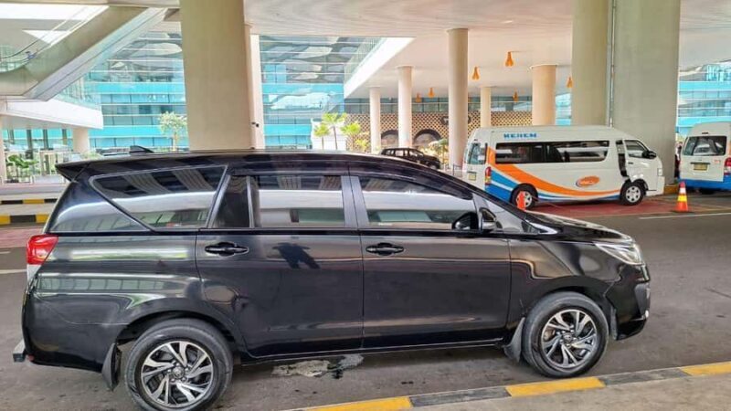 Yogyakarta: Transfer & Tour Borobudur and Prambanan Temples - Visiting Borobudur: The 9th-Century Marvel