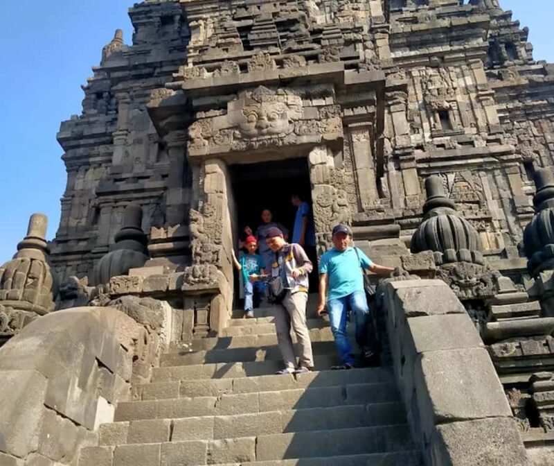 Yogyakarta: Transfer & Tour Borobudur and Prambanan Temples - Journey to Prambanan: The Hindu Triad