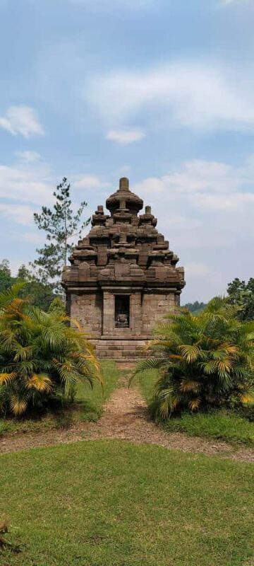 Yogyakarta : trip to Borobudur temple + Selogriyo temple - FAQs