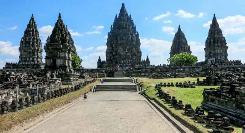 Yogyakarta : trip to Prambanan temple + Pindul cave - The Experience of Prambanan