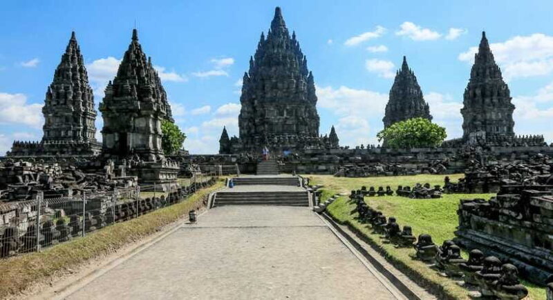 Yogyakarta : trip to Prambanan temple + Pindul cave - Descending into Pindul Cave