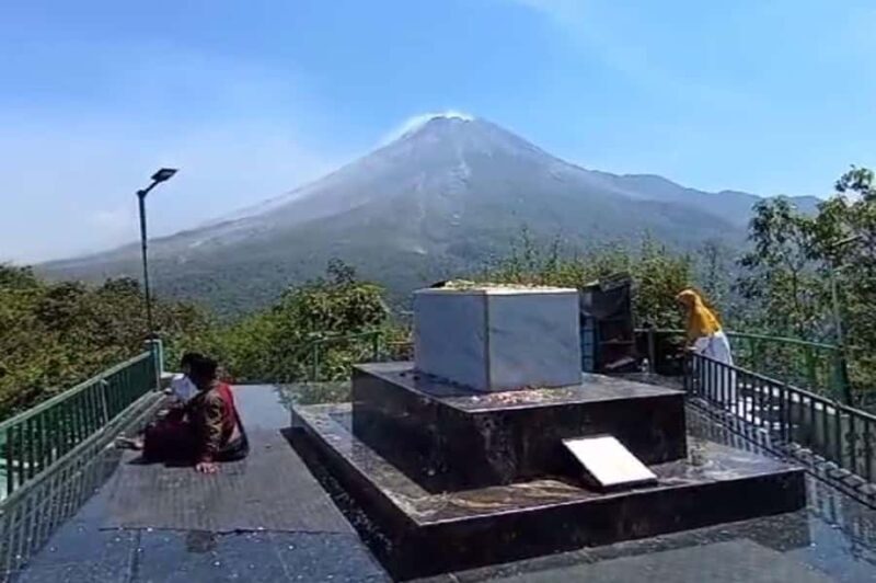 Yogyakarta Volcano: Mount Merapi on Hilltop (Lava View) - FAQs