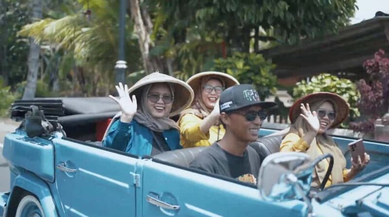 Yogyakarta : VW Borobudur English Guide Tour Day Trip - Practical Tips for Your Day