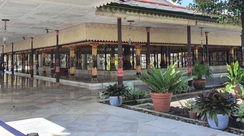 Yogyakarta: Yogyakarta Palace and Taman Sari Tour - Key Points