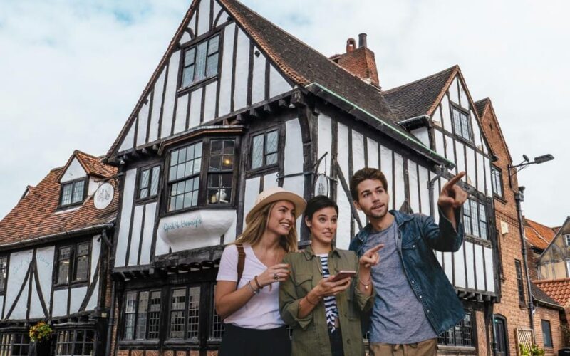 York: City Walking Tour & Exploration Game - The Experience: Practical and Enjoyable