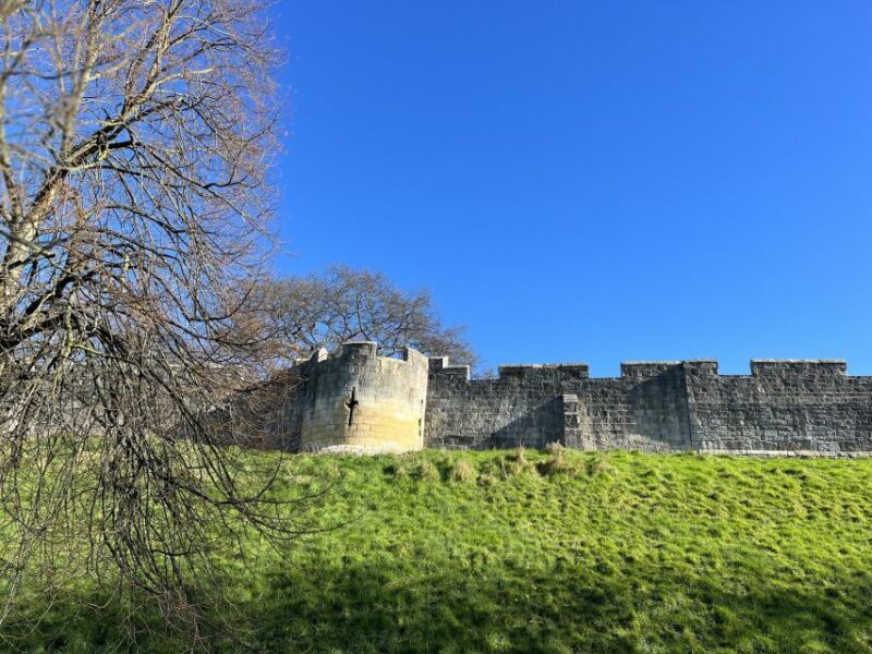 York: J&Ms City Sightseeing and History Tour - Key Points