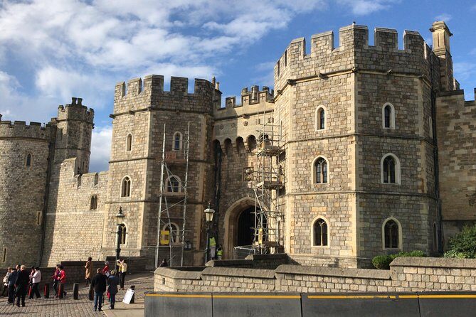 Young Victoria's London: Windsor Castle & Kensington Palace - Exploring Windsor Castle