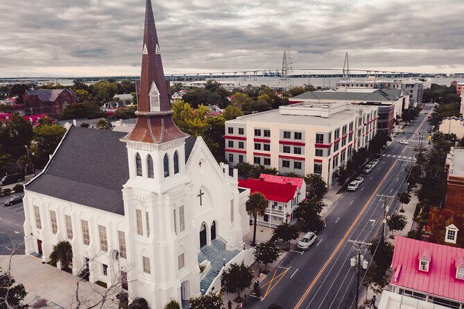 Yuletide Splendor A Christmas Walking Tour in Charleston - Exploring Charleston’s Yuletide Charm