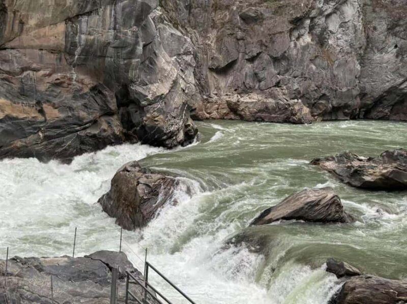 Yunnan: Private 2-Day Tiger Leaping Gorge Hiking Tour - Who Should Consider This Tour?