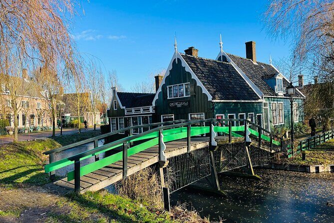 Zaanse Schans and Giethoorn Unique Day Trip with Boat Cruise - Who Should Consider This Tour?