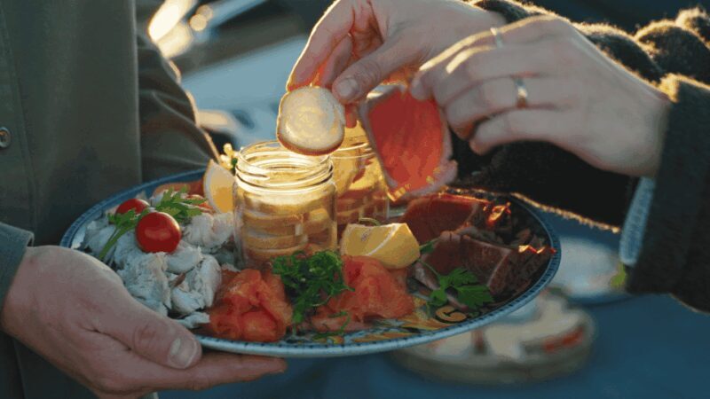 Zaanse Schans: Private Cruise + Guide + Incl. Food & Drinks - Analyzing the Value