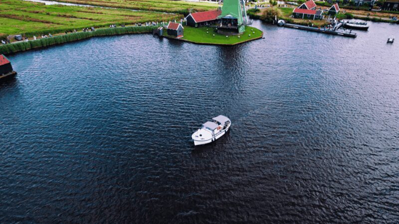 Zaanse Schans: Private Cruise + Live Guide, Optional Drinks - Authenticity and Local Guide Insights