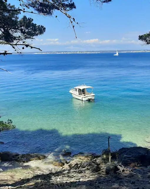 Zadar: Half-Day Island-Hopping and Lagoons Cruise with Fruit - First Stop: Rivanj Island Lagoon