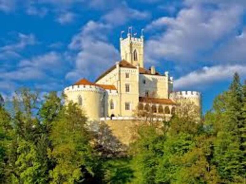 Zagreb: Krapina Neanderthal Museum & Trakoan Castle Tour - Exploring the Krapina Neanderthal Museum
