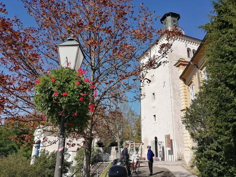 Zagreb: Private walking tour of Zagreb (funicular included) - Discovering the Heart of Zagreb: A Walk Through Time and Culture