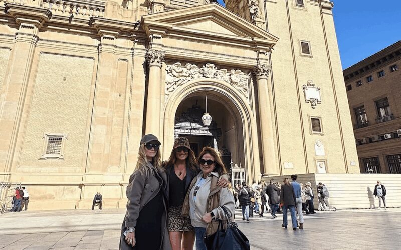 Zaragoza: Complete tour, one thousand and one nights experience with dinner - The Experience in Depth