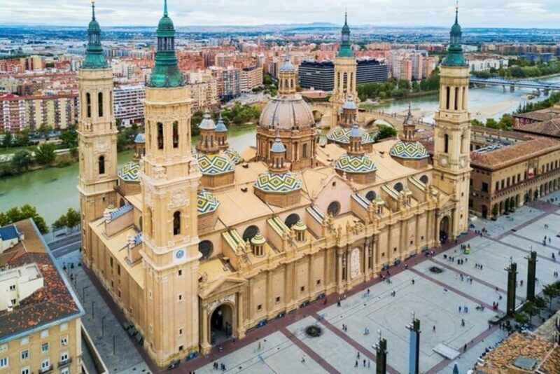 Zaragoza : Private Custom Walking Tour with a Local Guide - Key Points
