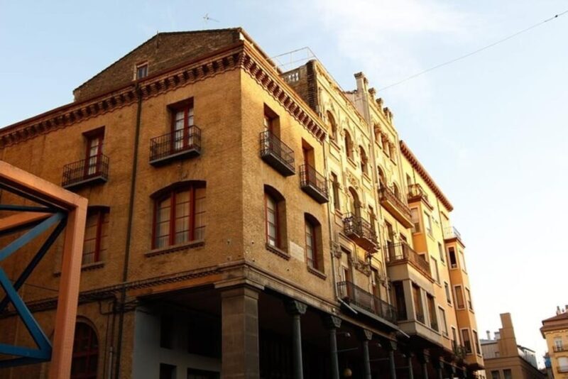 Zaragoza : Private Custom Walking Tour with a Local Guide - An In-Depth Look at the Zaragoza Private Tour
