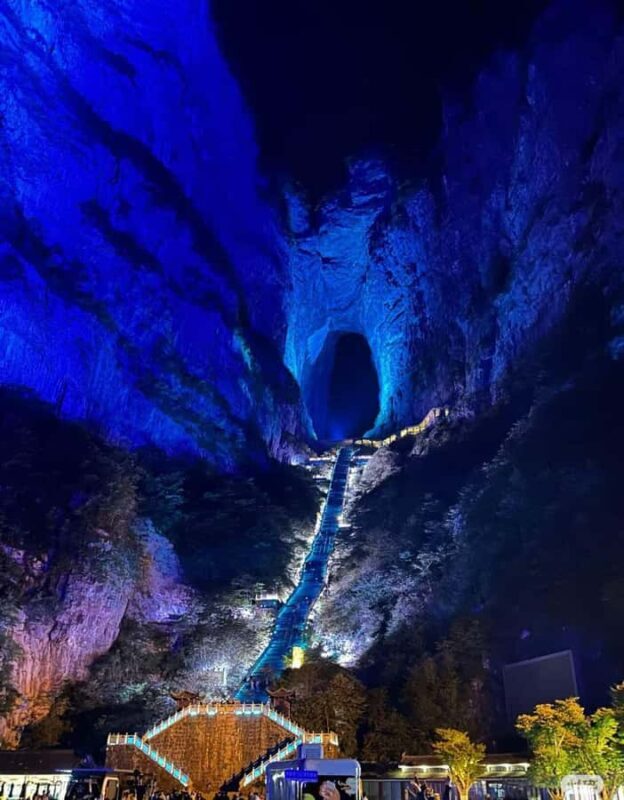 Zhangjiajie Day Tour: Avatar Mountain & Tianmen Night Views - Exploring Zhangjiajie: The Daytime Adventure