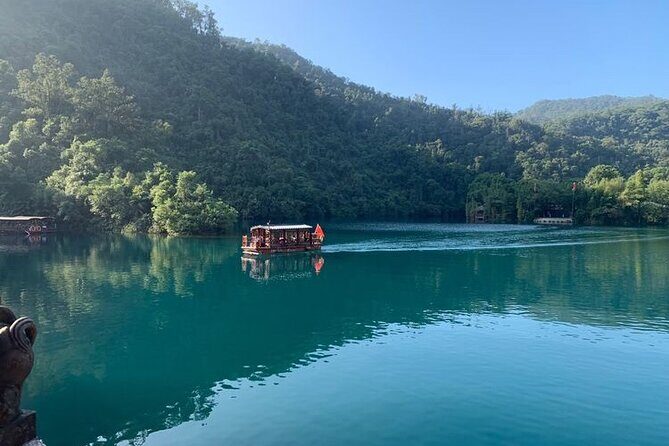 Zhaoqing Private Tour with Seven Star Crags or Dinghu Mountain - Lunch & Local Flavor at Xinghu Lake