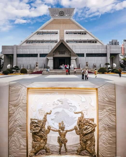 Zhengzhou: Cultural Alleys, Handicraft, and Night Market - Industrial Charm and Artistic Revival