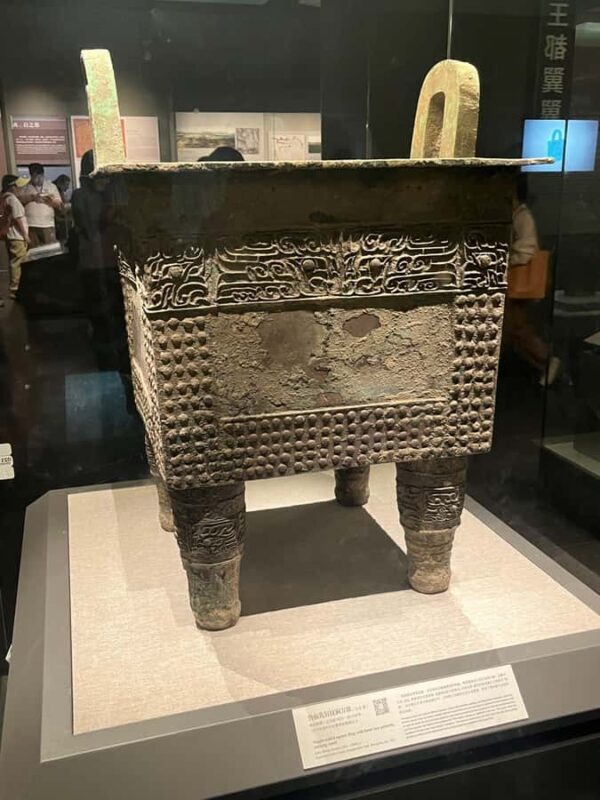 Zhengzhou: Henan Museum Guided Tour with Entry Ticket - Accessibility and Practical Tips