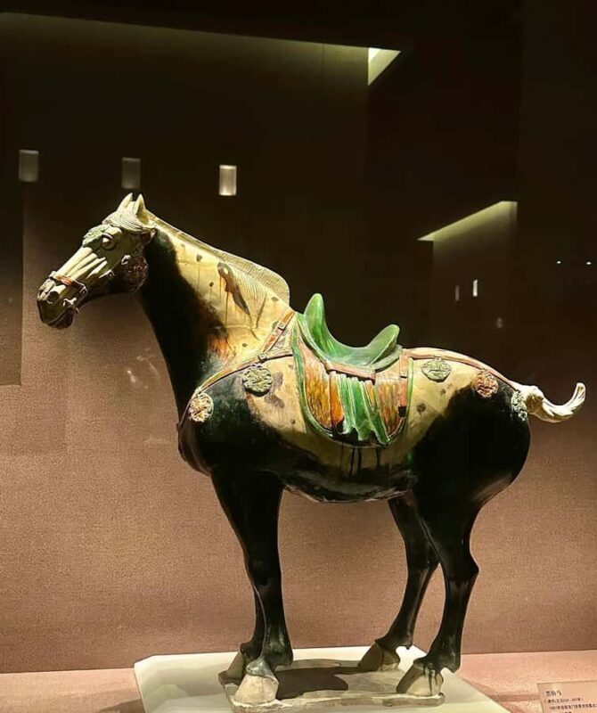 Zhengzhou to Luoyang: UNESCO Grottoes, Museum & Old Town - Exploring Luoyang: A Day of History, Art, and Local Flavors