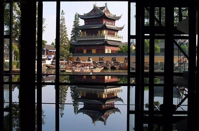 Zhujiajiao Private Day Tour and Shanghai Acrobatic Show - Who Is This Tour Best For?